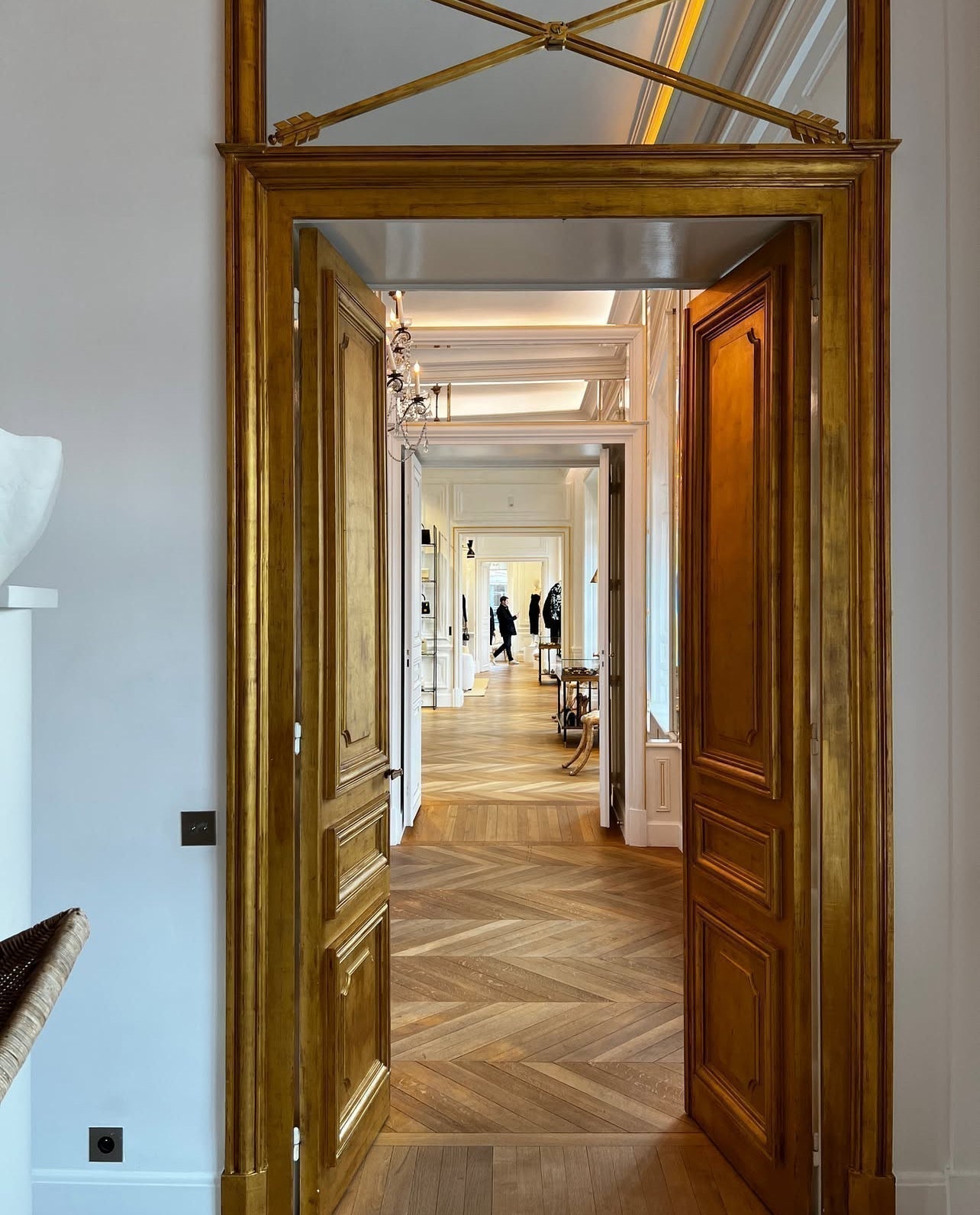 Reench vs. platforms: second-hand luxury with no hidden costs